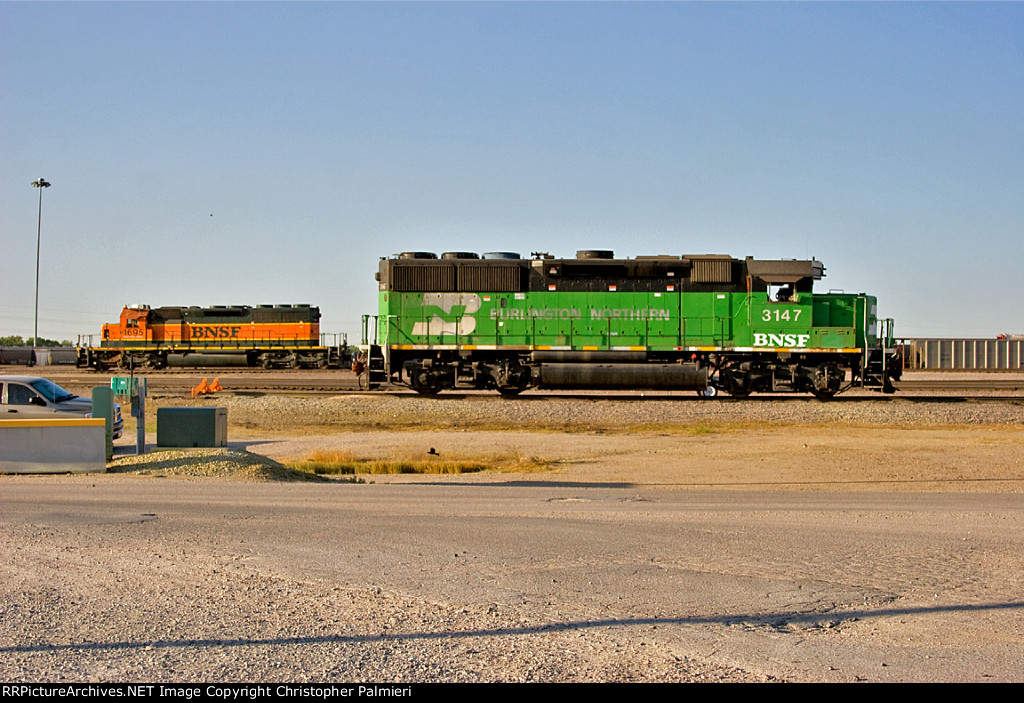 BNSF 3147 and BNSF 1695